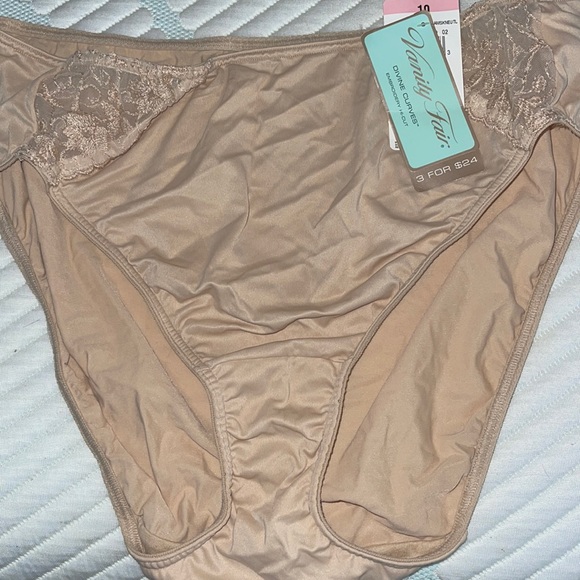 Vanity Fair | Intimates & Sleepwear | Vanity Fair Divine Curves Size ...